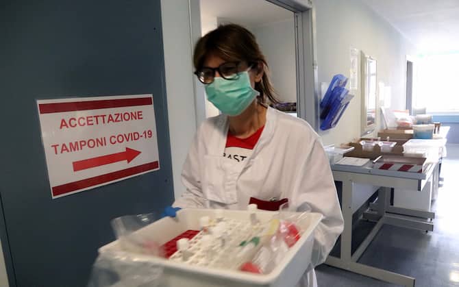 Covid Cosa Bisogna Fare Se Si Entra In Contatto Con Un Positivo Le Nuove Regole Sky TG