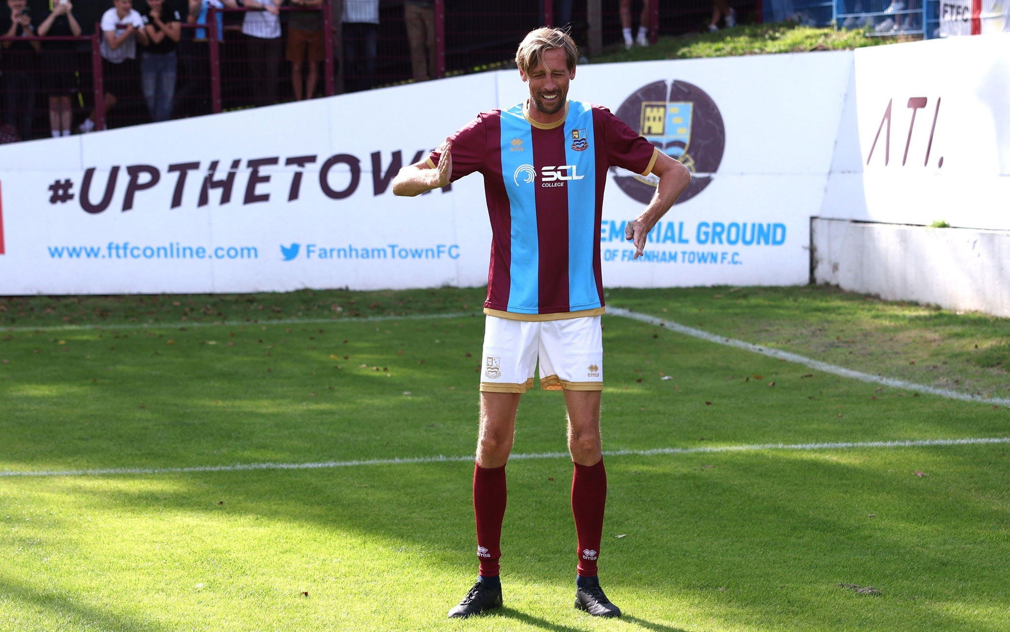 Peter Crouch mascotte del Farnham Town: era arrivato ultimo al ...