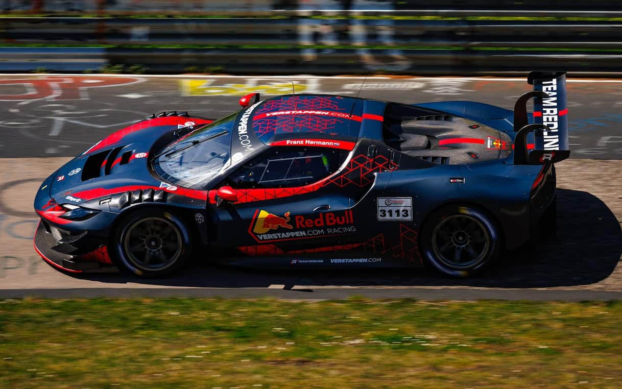 Verstappen, il test su Ferrari 296 GT3 al Nurburgring: il video ...
