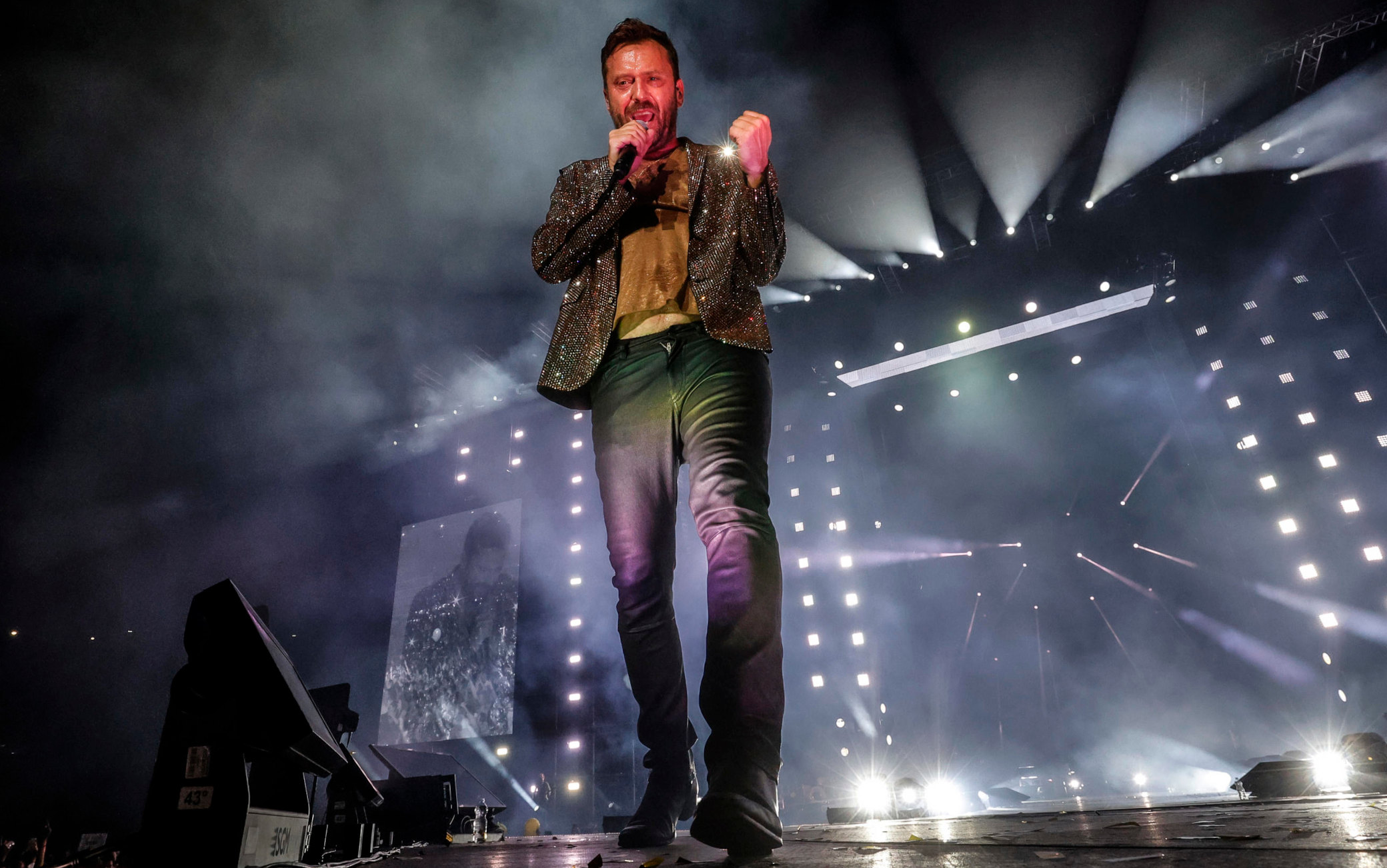 Cesare Cremonini live a Roma: ospiti Jovanotti e Luca Carboni, 63mila ...