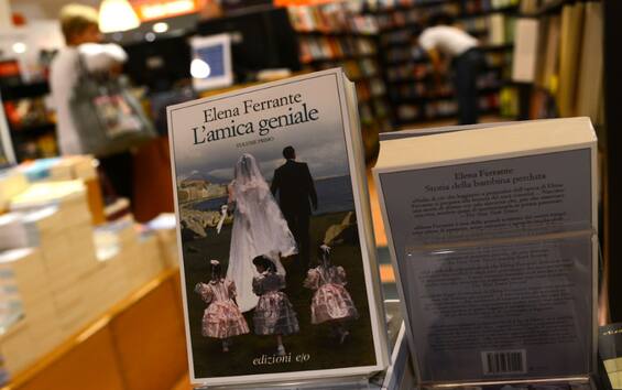 Tutti i libri di Elena Ferrante. FOTO