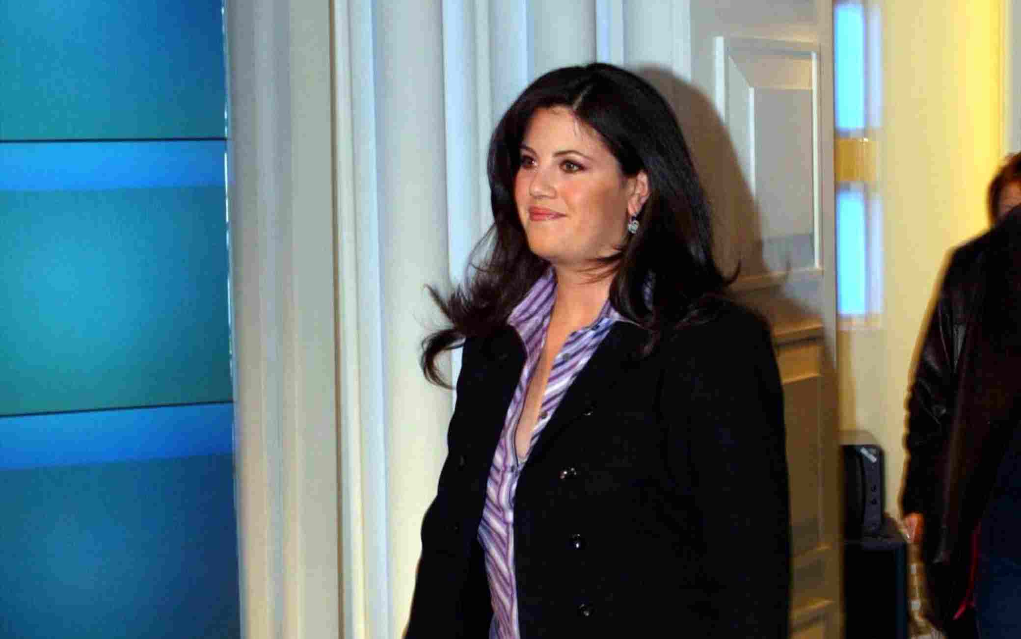 Monica Lewinsky, ex stagista di Bill Clinton compie 50 anni | Sky TG24
