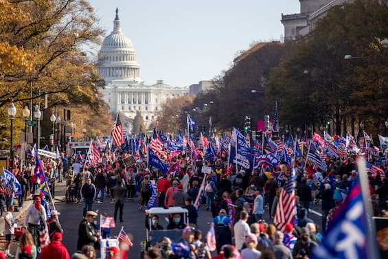 Usa, marcia pro Trump a Washington. Il tycoon: 'Centinaia di migliaia ...