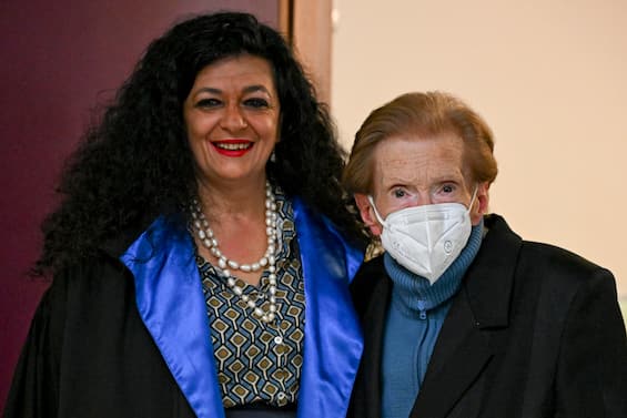 Napoli, Maria Edda conquista la sua seconda laurea a 84 anni e pensa ...