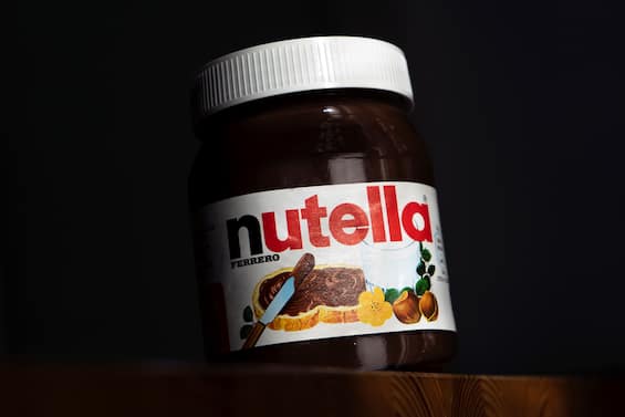 Giornata mondiale della Nutella: la storia della crema, dai barattoli ...