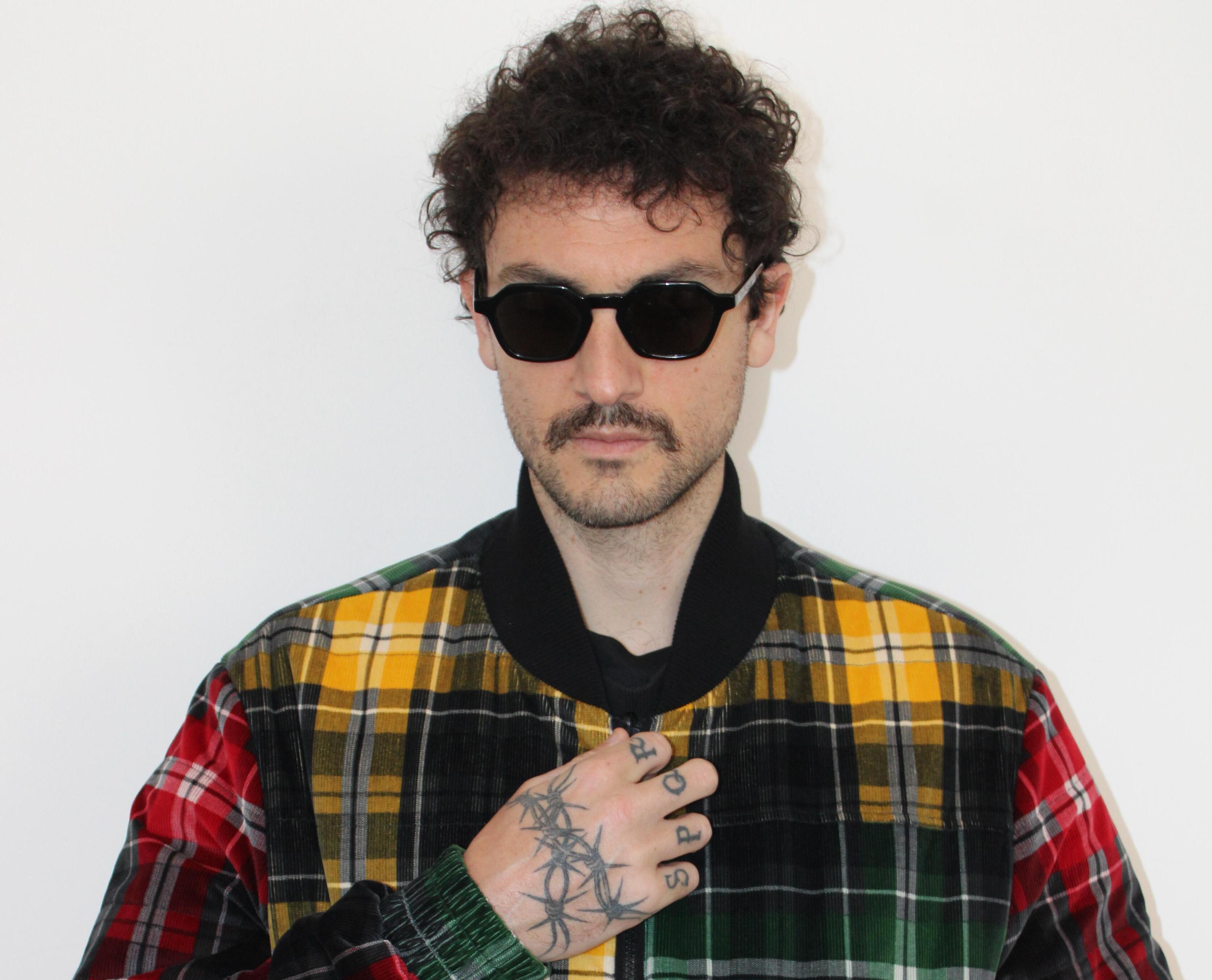 Carl Brave, l'album Notti Brave Amarcord: 'Parto dal passato per ...
