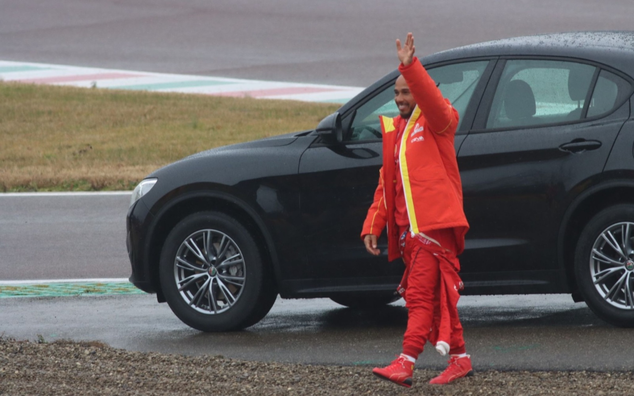 Hamilton, il debutto su Ferrari: i tifosi della Rossa a Fiorano e il ...