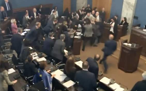 Georgia, rissa in parlamento per la questione agenti stranieri | Sky TG24