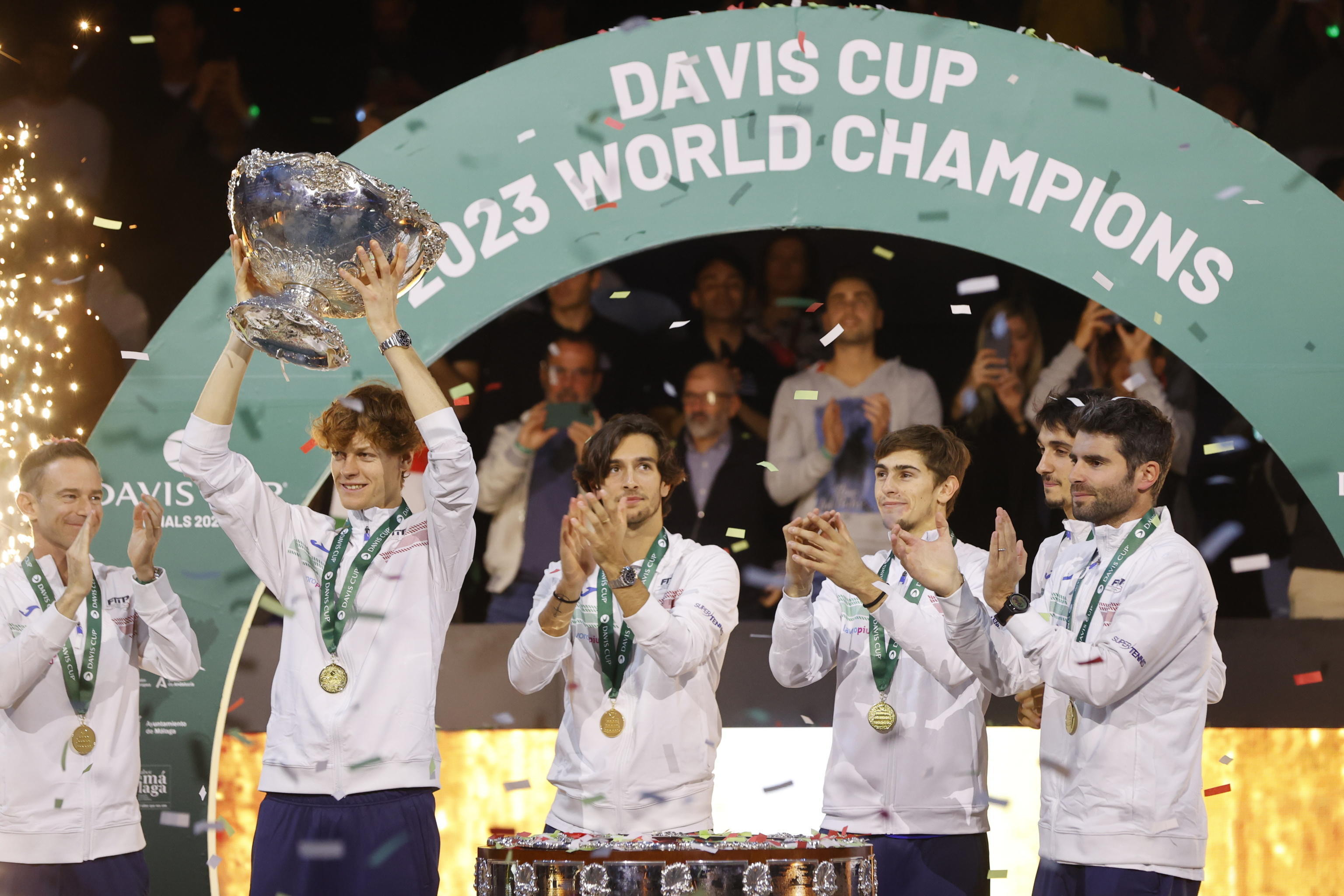 Libri, 'Azzurro Davis': la Coppa nel racconto di otto scrittori | Sky TG24