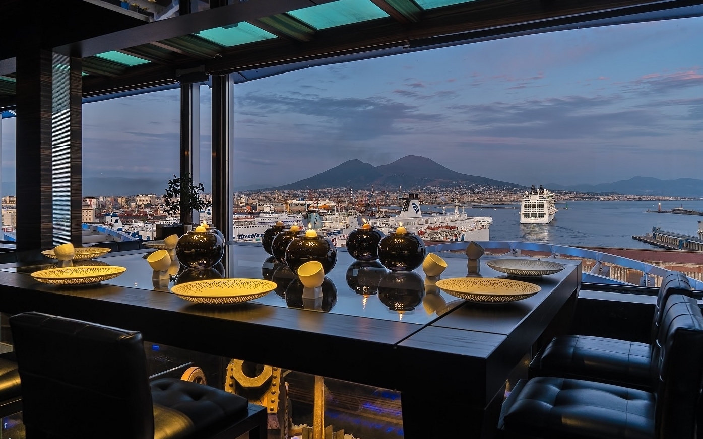 Aperitivo con vista, rooftop bar esclusivi a Napoli da provare nell ...
