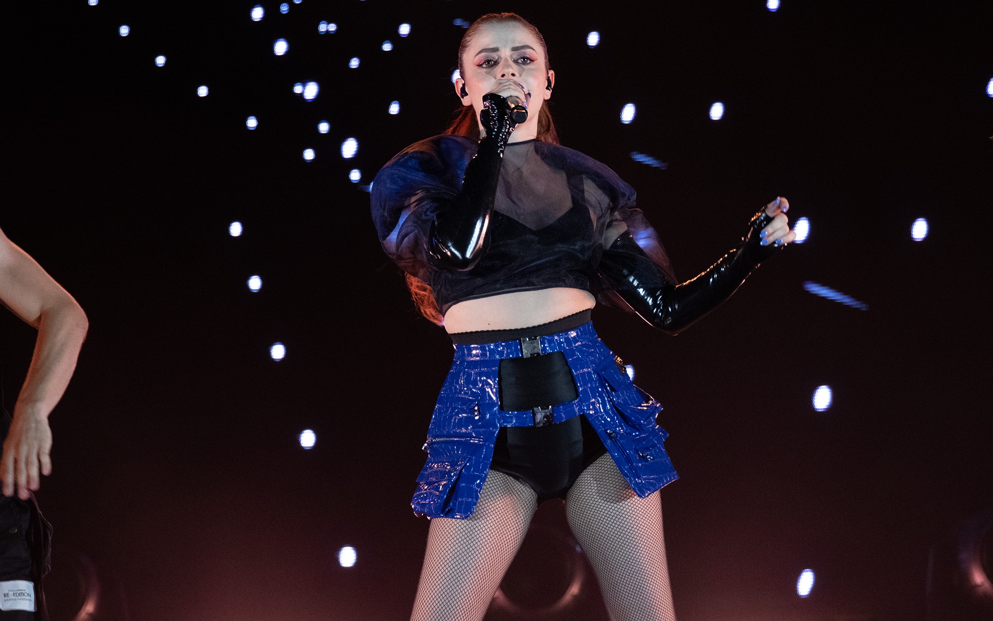 Annalisa è la prima artista donna italiana con un brano certificato sei ...