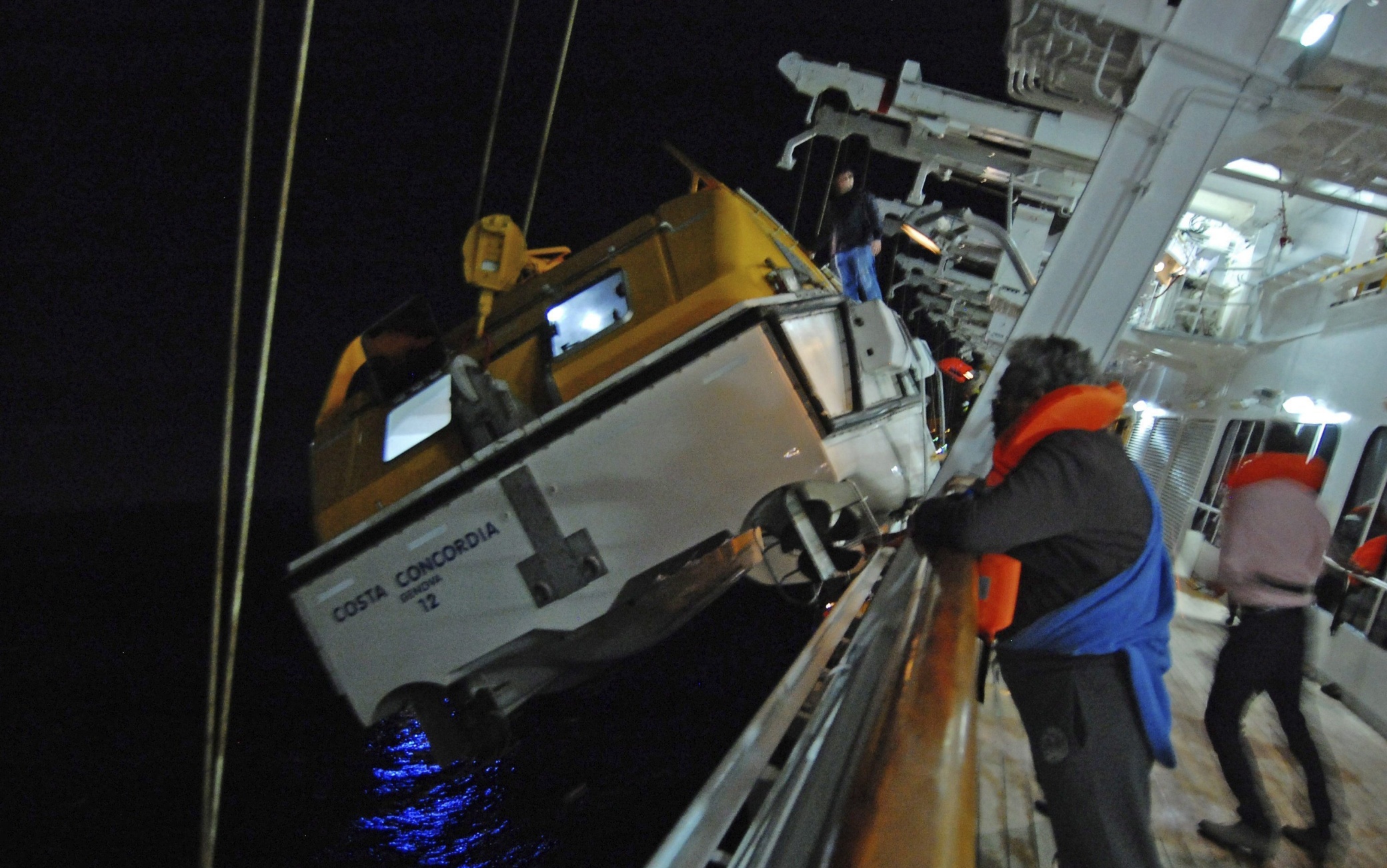 Costa Concordia, l'ex comandante Francesco Schettino dal naufragio a ...