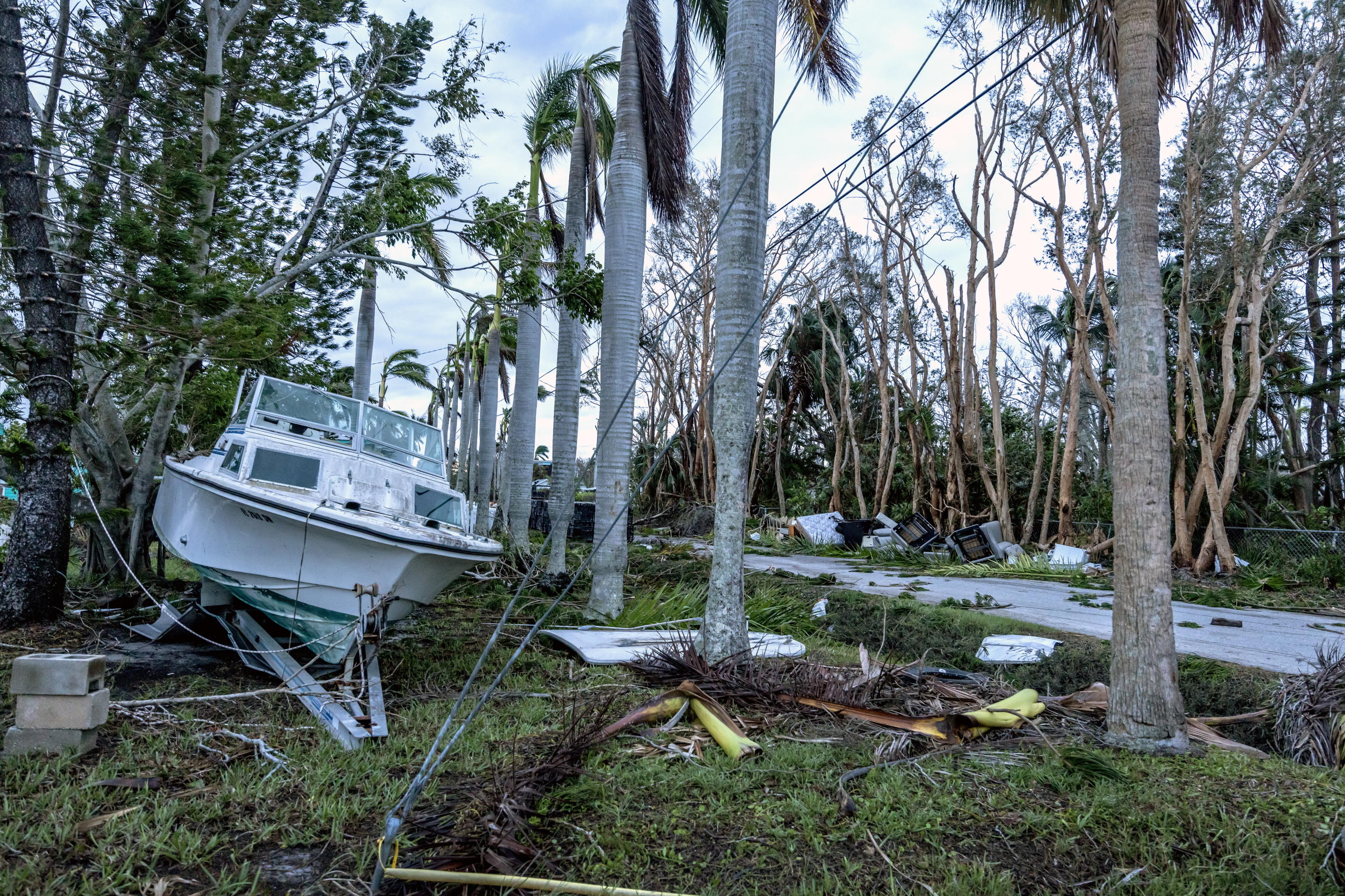 L'uragano Milton si abbatte sulla Florida e genera 19 tornado. FOTO ...
