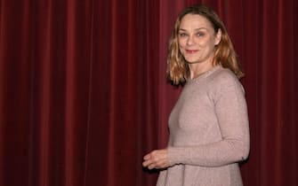 Inganno, il cast della serie tv Netflix con Monica Guerritore. FOTO ...