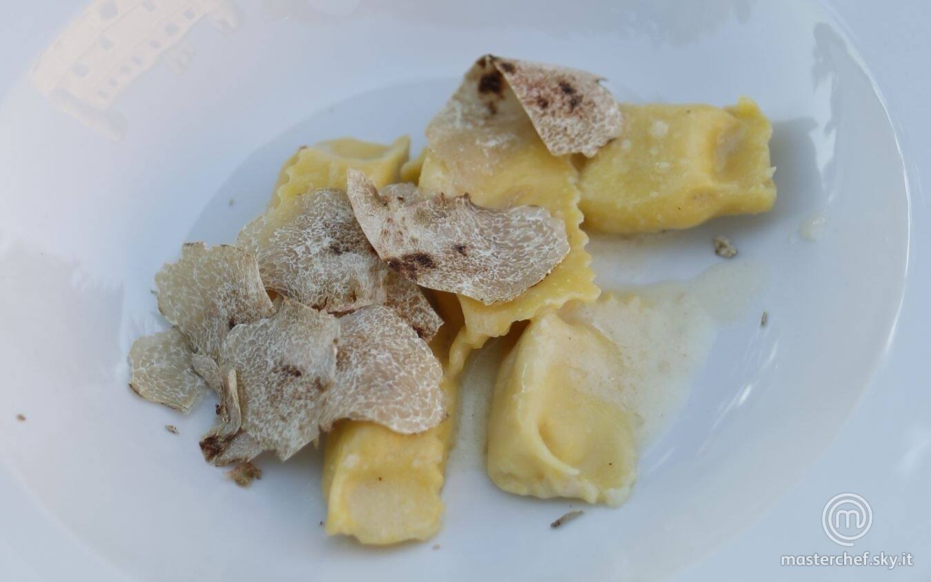 Masterchef: Plin ripieni di nocciole e Raschera con burro e tartufo ...