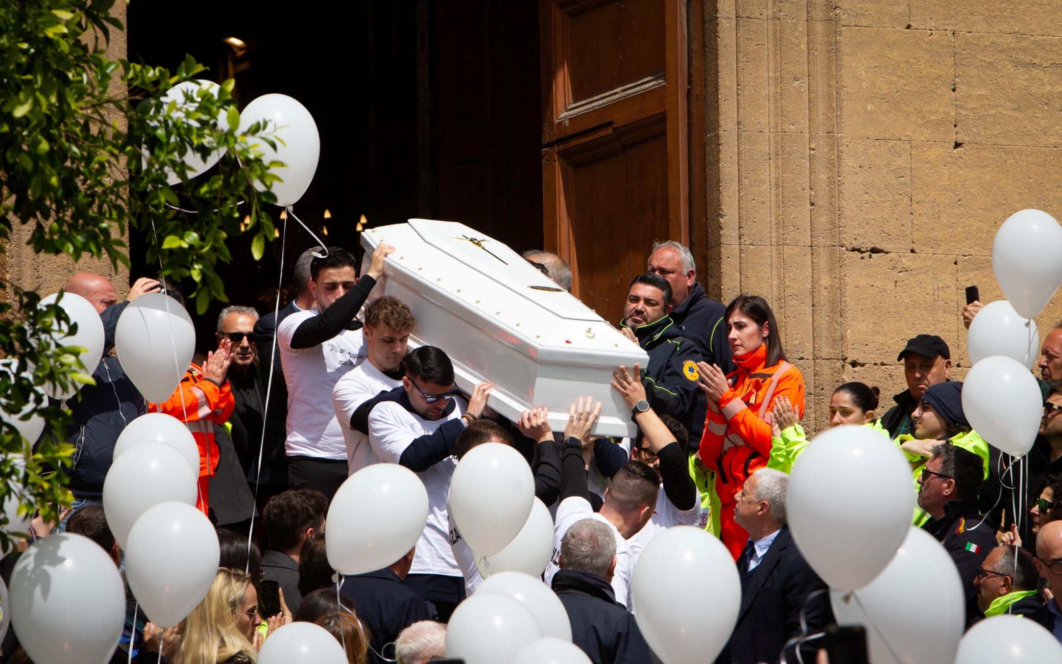 Funerali Sara Campanella, a Misilmeri l'addio alla giovane vittima di ...
