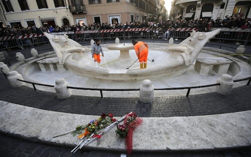Roma-Feyenoord, nel 2015 i disordini in piazza di Spagna e i danni alla ...