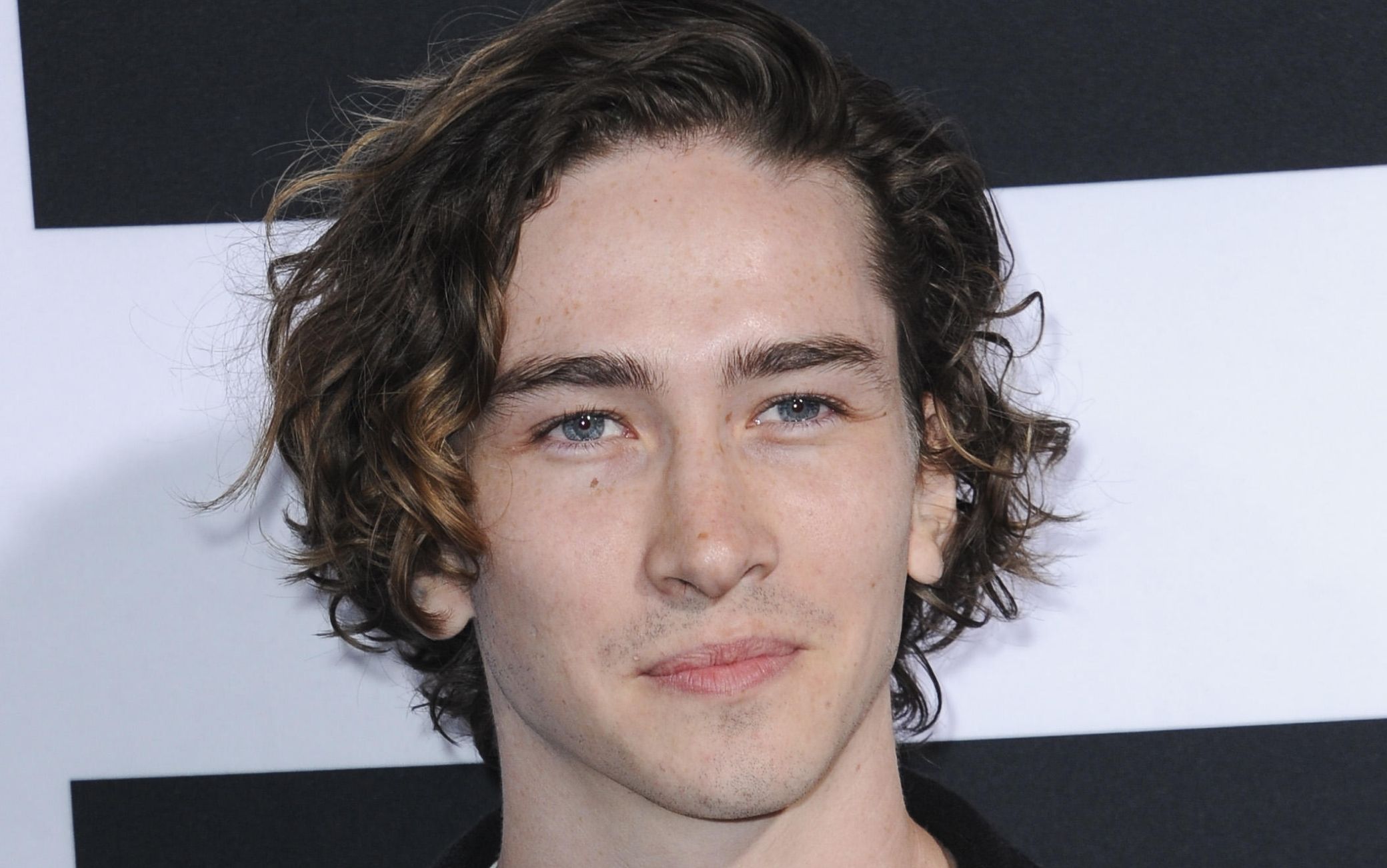 After, il cast del film con Josephine Langford e Hero Fiennes-Tiffin. FOTO