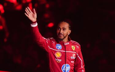 F1, Hamilton in Ferrari: le tappe dall'annuncio alla sua prima vettura ...