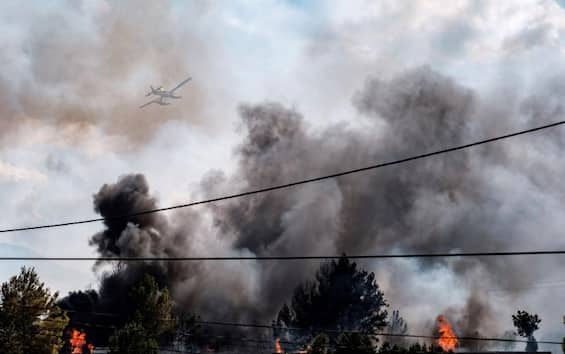 Incendio a Ibiza, fiamme devastano parte del porto San Antonio. VIDEO ...