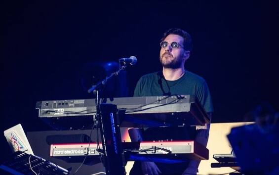 Chi è Leo Pari, possibile nuovo cantante dei Thegiornalisti