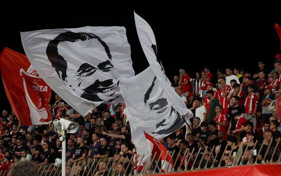 Monza, omaggio per Silvio Berlusconi: targa sul seggiolino allo stadio ...