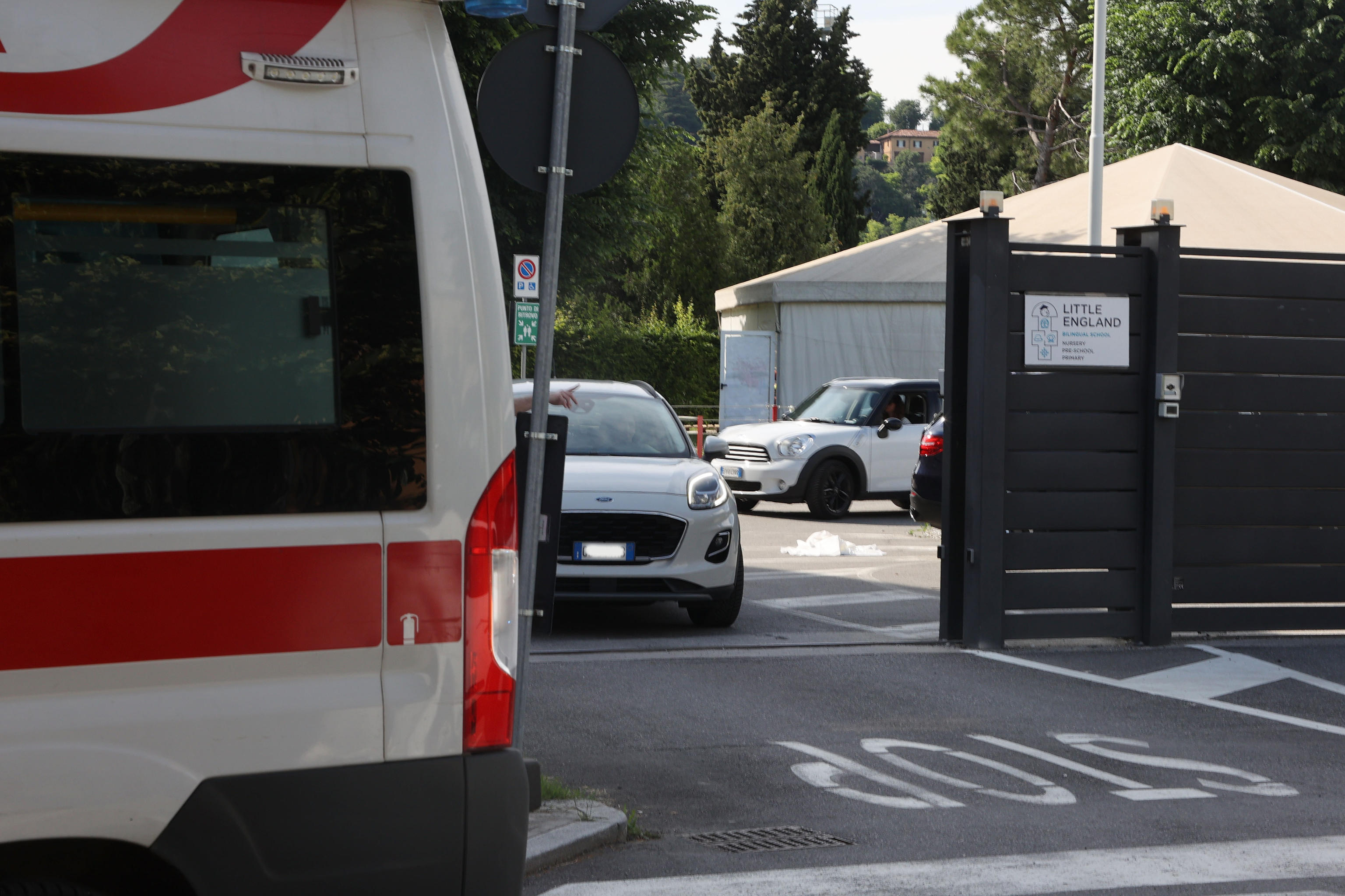 Milano, scontro auto-camion sulla A52: due morti e due feriti | Sky TG24
