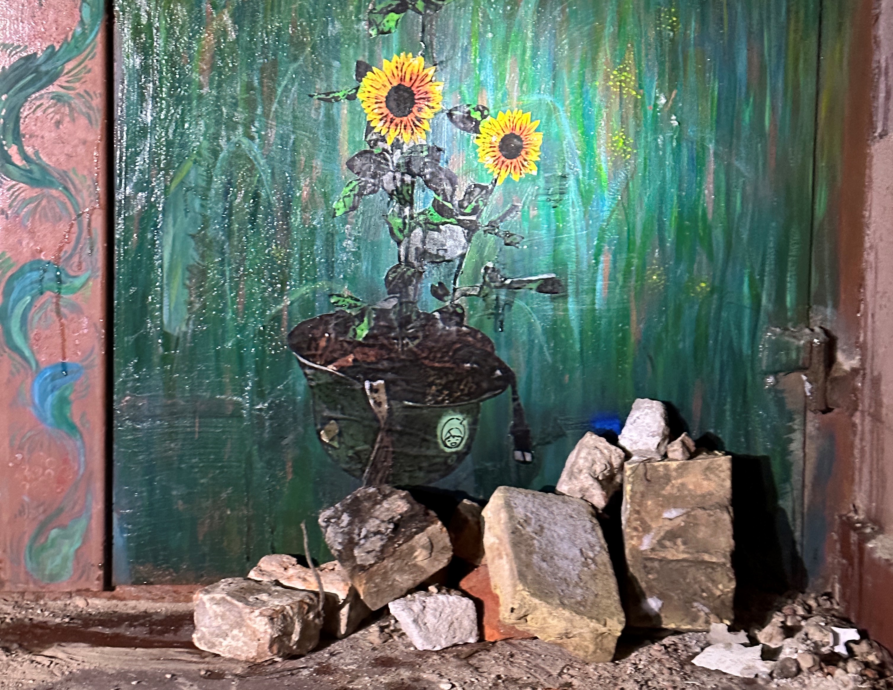 Ucraina, le opere dello street artist Tvboy nelle strade di Kiev, Bucha ...