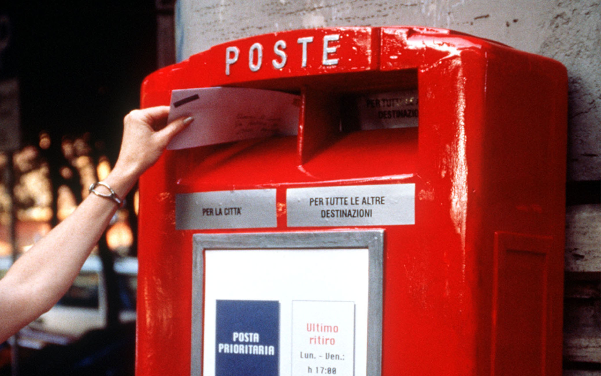 Poste Italiane, ok dal Cdm all'iter per la privatizzazione | Sky TG24