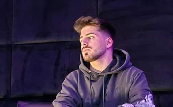 Chi è Kina, il primo italiano a superare 1 miliardo di streaming su ...