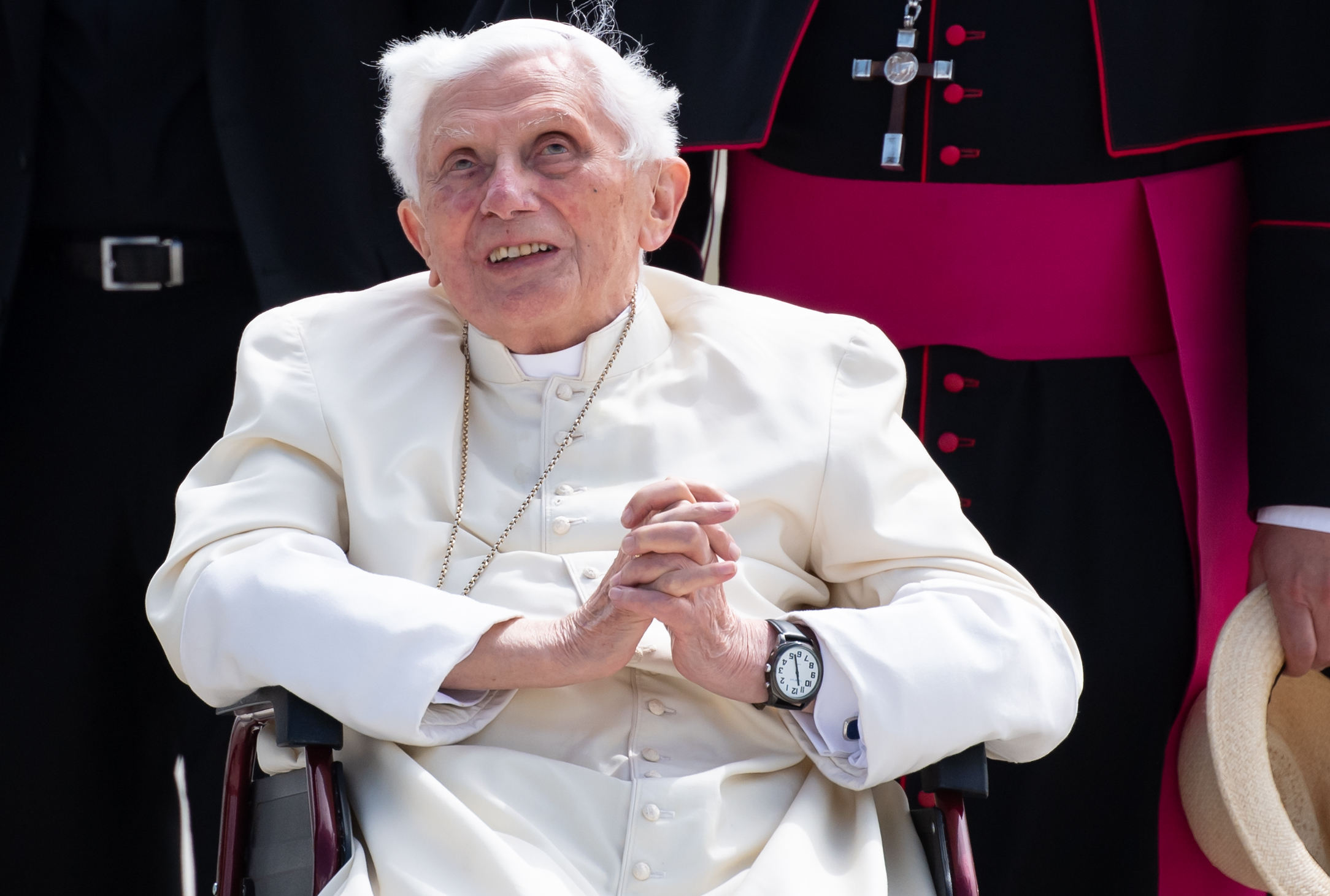 Papa Ratzinger, esposta la salma: ecco come viene conservata | Sky TG24
