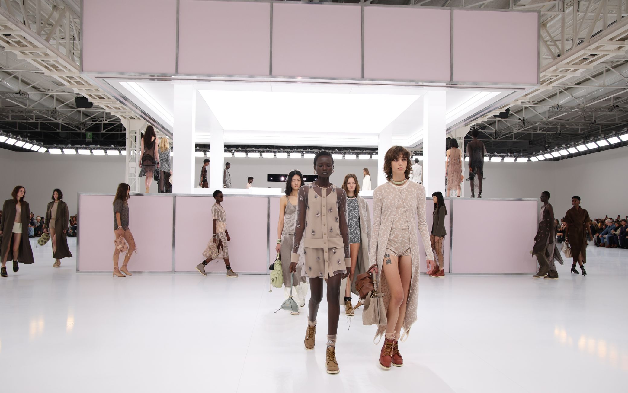 Milano Fashion Week, la sfilata di Fendi Primavera/Estate 2025. FOTO