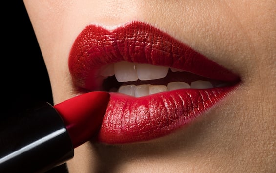 Lipstick effect, cos'è e perché per gli economisti può preannunciare la ...