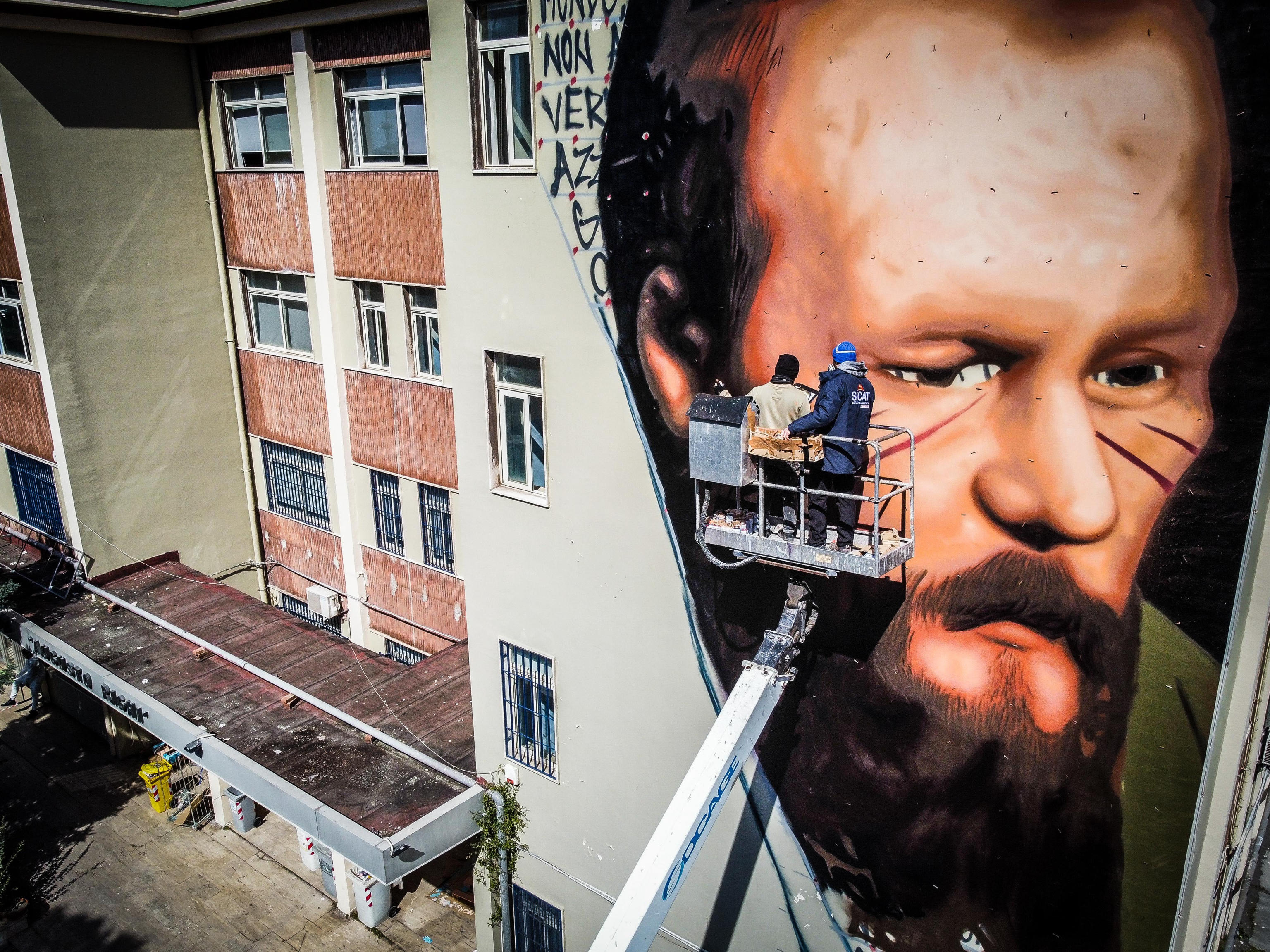 Jorit, i murales dello street artist: le sue opere da Napoli a Mariupol ...
