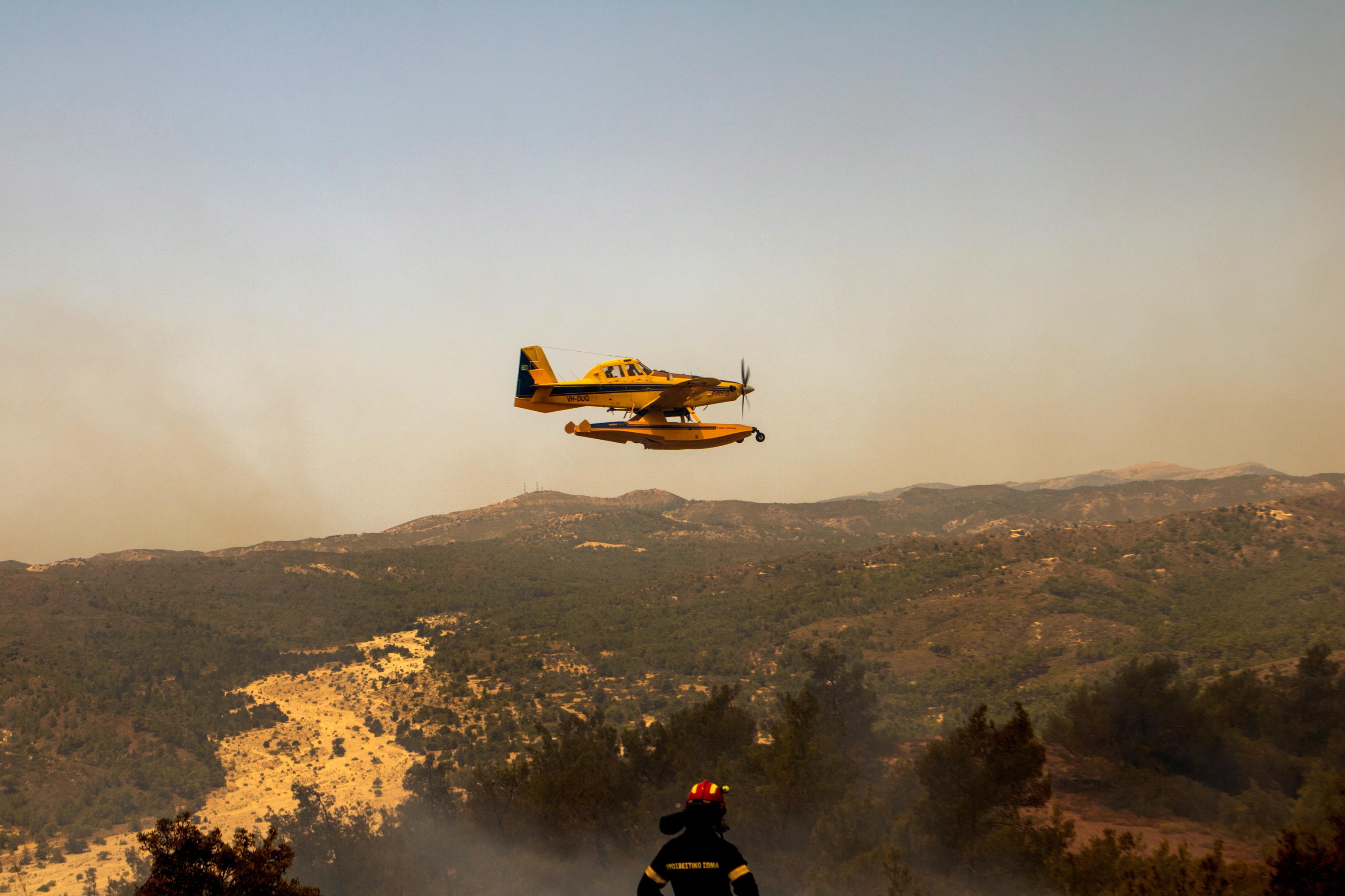 Incendi Grecia, Rodi e Corfù devastate dai roghi: case e villaggi ...