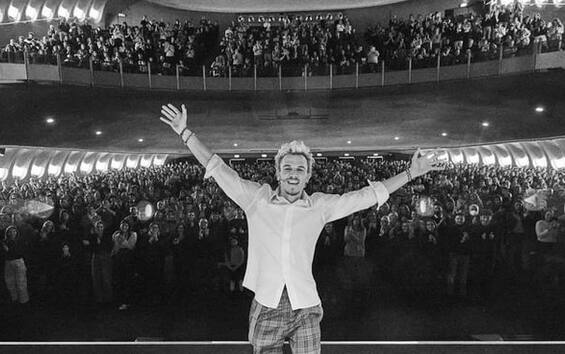 Pietro Morello sold out a Milano con lo spettacolo 'Non è un concerto ...