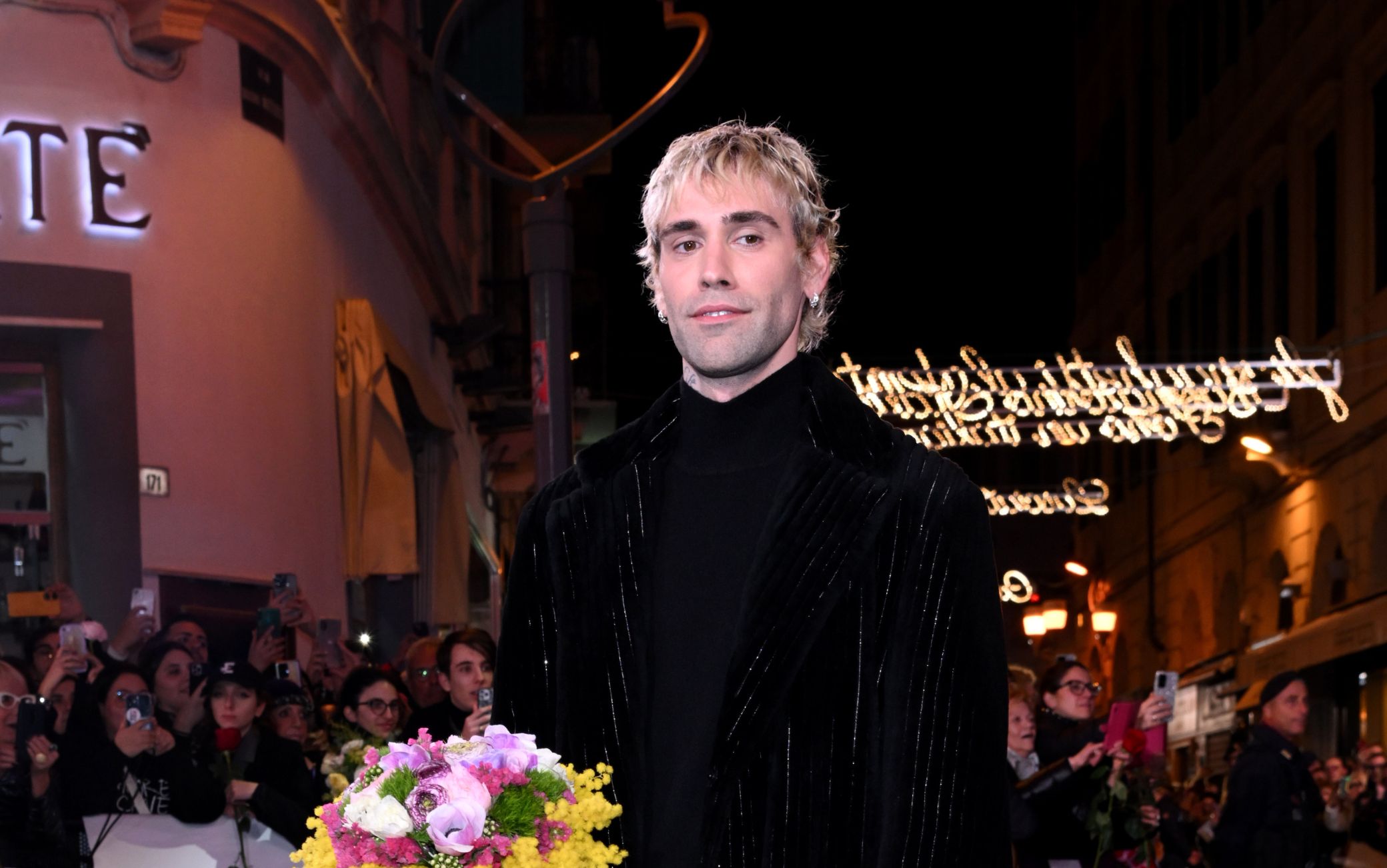 Sanremo 2023, Mr Rain con Supereroi. Il testo della canzone | Sky TG24