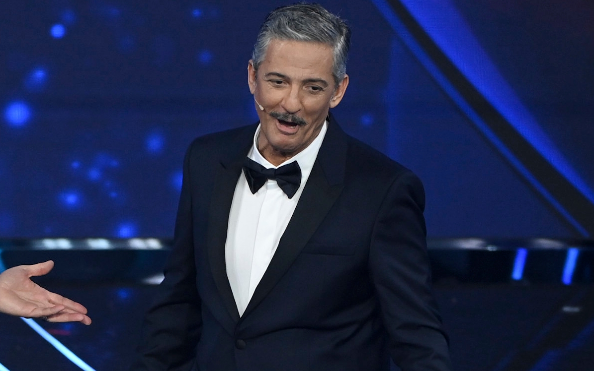 Sanremo 2024, l'esilarante mashup di Fiorello con Il ballo del qua qua ...
