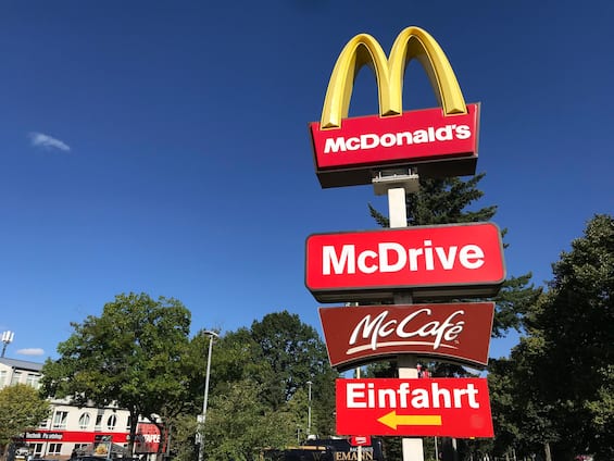 McDonald's, in arrivo primo hamburger vegano: si chiamerà McPlant