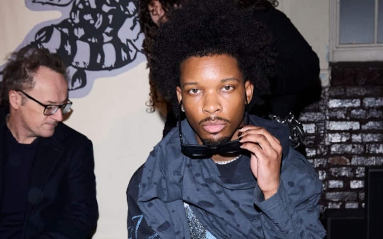 Cadavere trovato nella Tesla abbandonata del rapper americano D4vd ...