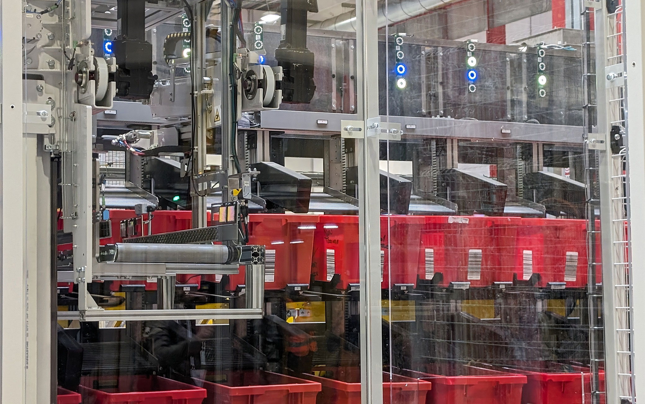 Operations Innovation Lab di Amazon a Vercelli: visita, robot, cosa si ...