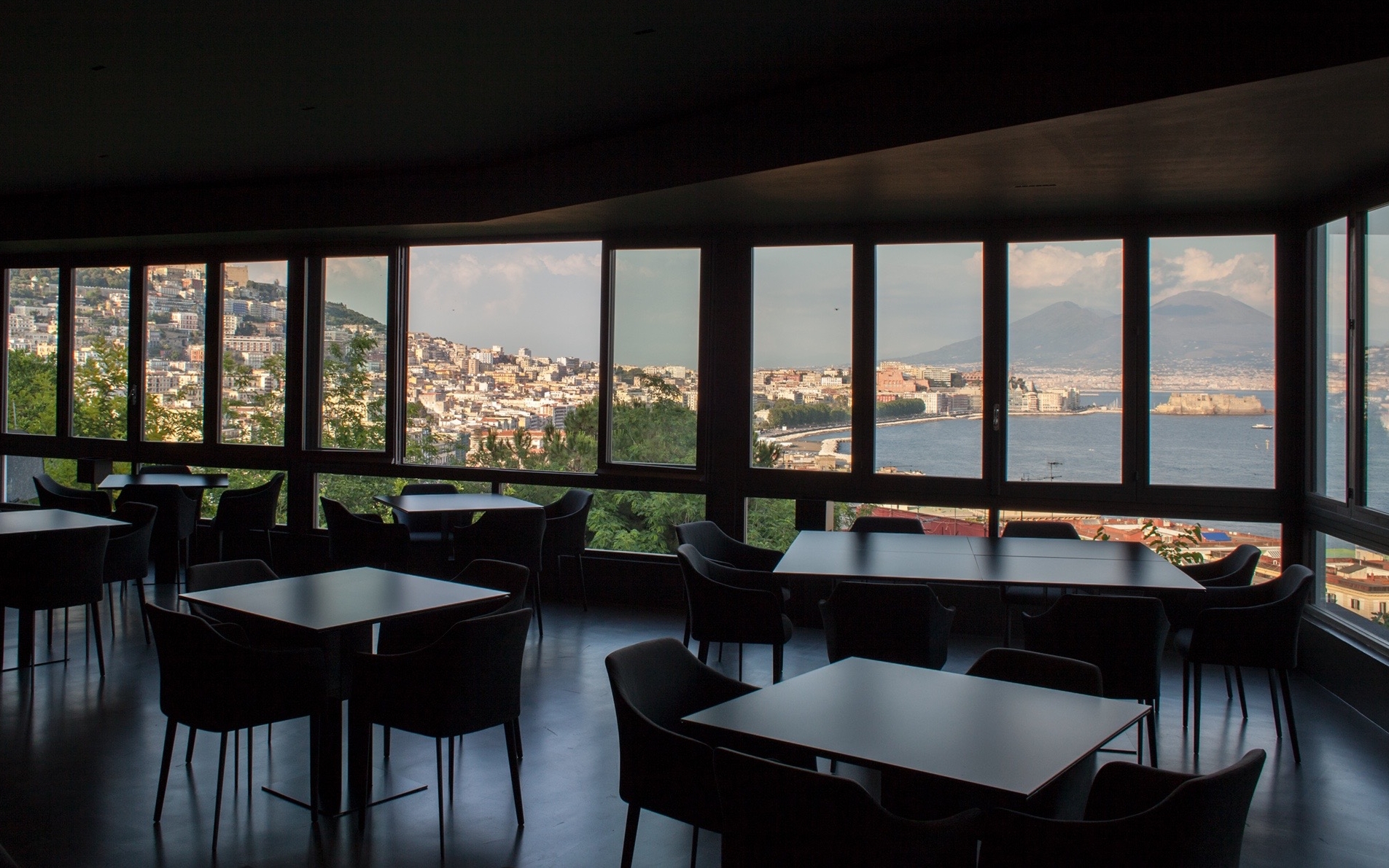 Aperitivo con vista, rooftop bar esclusivi a Napoli da provare nell ...