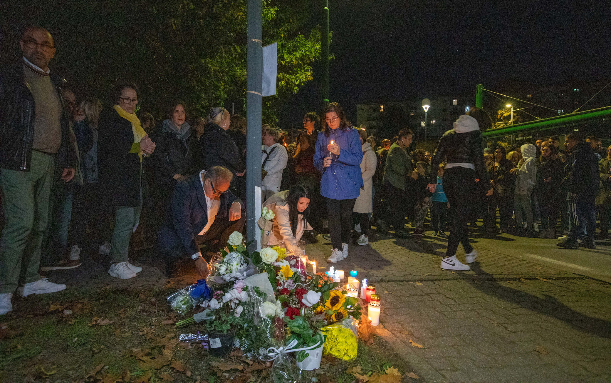 Rozzano, fiaccolata per Manuel Mastrapasqua. La famiglia: 'L'ergastolo ...
