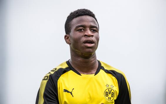 Borussia Dortmund, Moukoko a 13 anni fa il fenomeno con l'U17 | Sky Sport