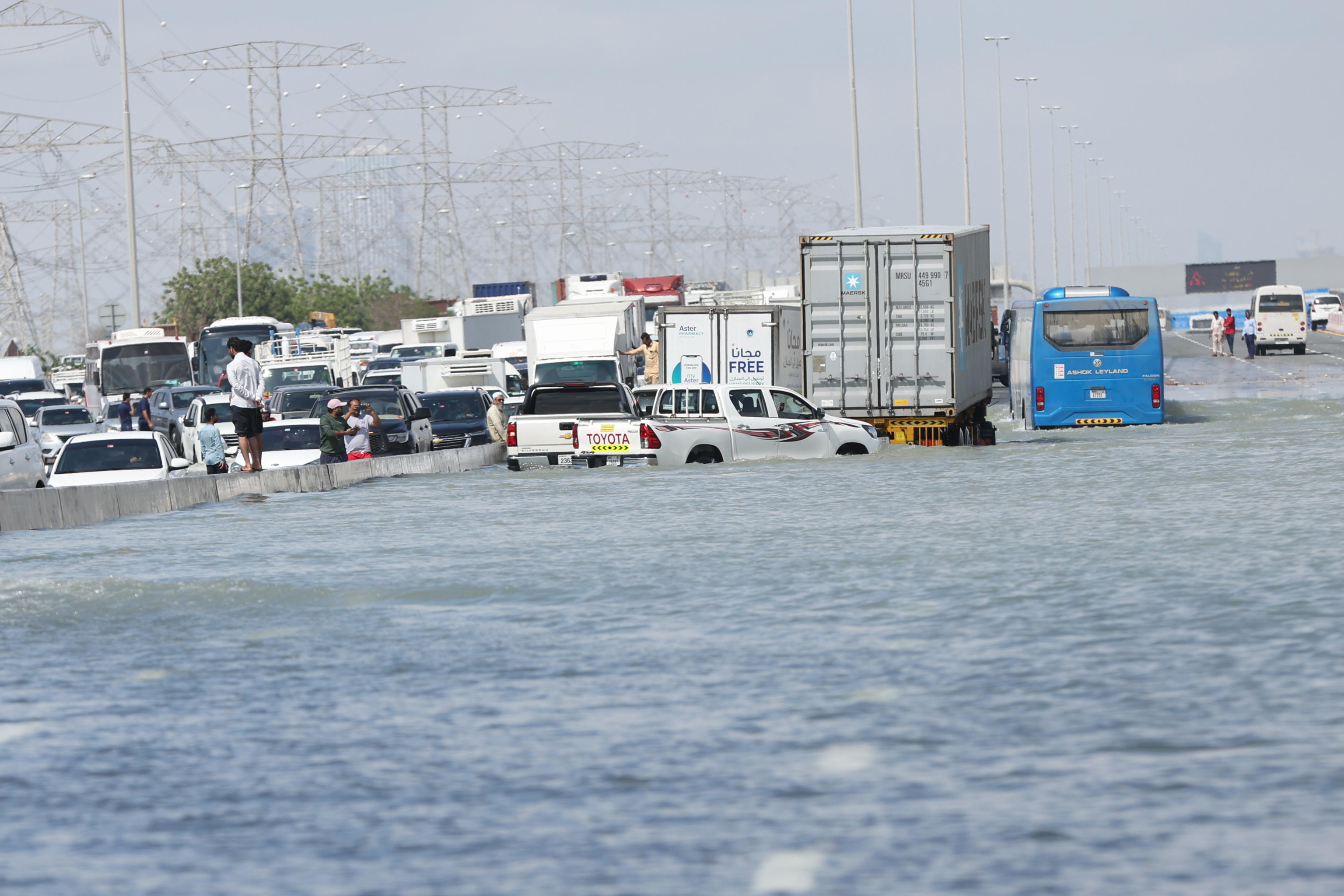 Alluvione a Dubai, la città nel caos per le piogge torrenziali. FOTO ...