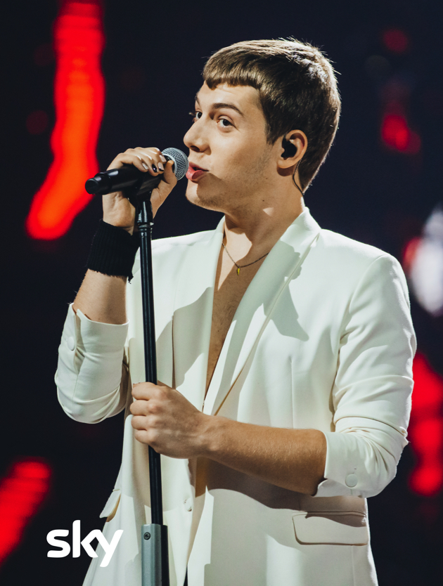 Live di X Factor 2024, Malasuerte è l'inedito di LOWRAH: testo e video ...