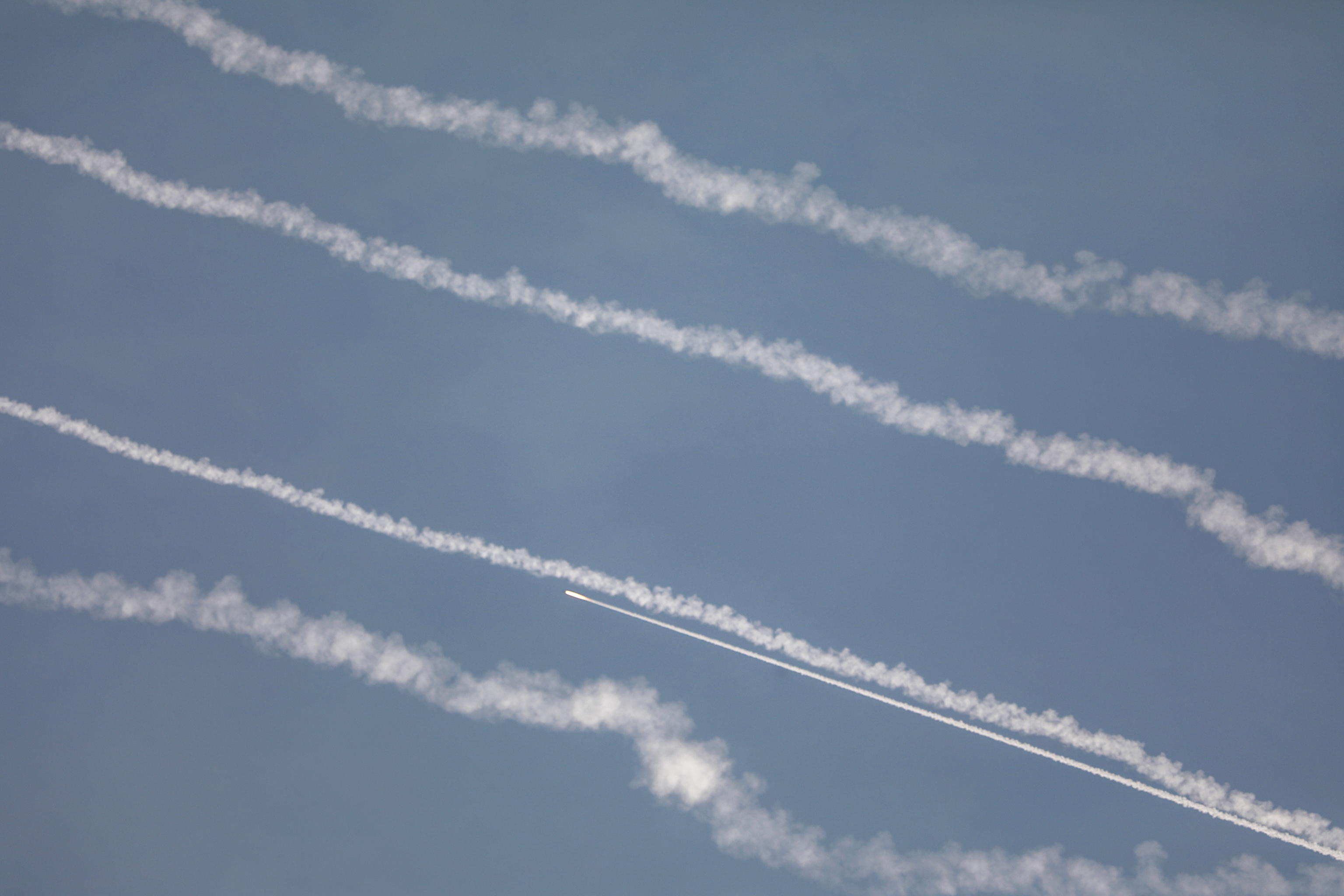 Guerra in Israele, cos'è e come funziona il laser Iron Beam | Sky TG24