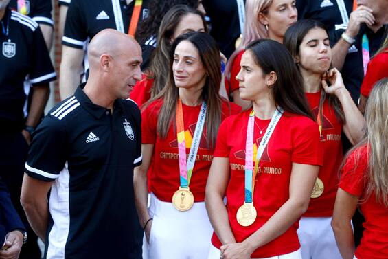 Spagna Commissione Disciplinare Fifa Sospende Rubiales Staff Nazionale Femminile Si Dimette