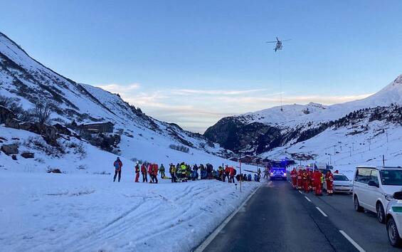 Valanga in Austria, salvate tutte le 10 persone travolte | Sky TG24
