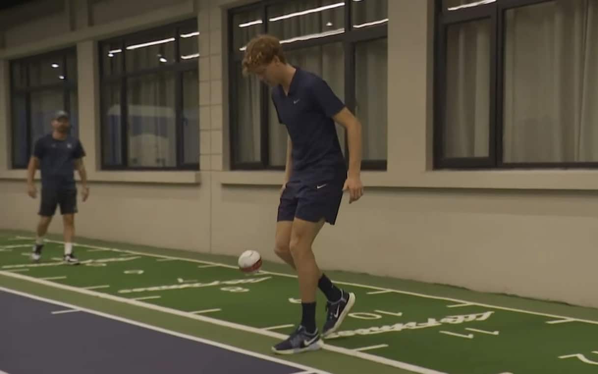 Atp Shanghai, Sinner palleggia prima del match contro Griekspoor | Sky ...